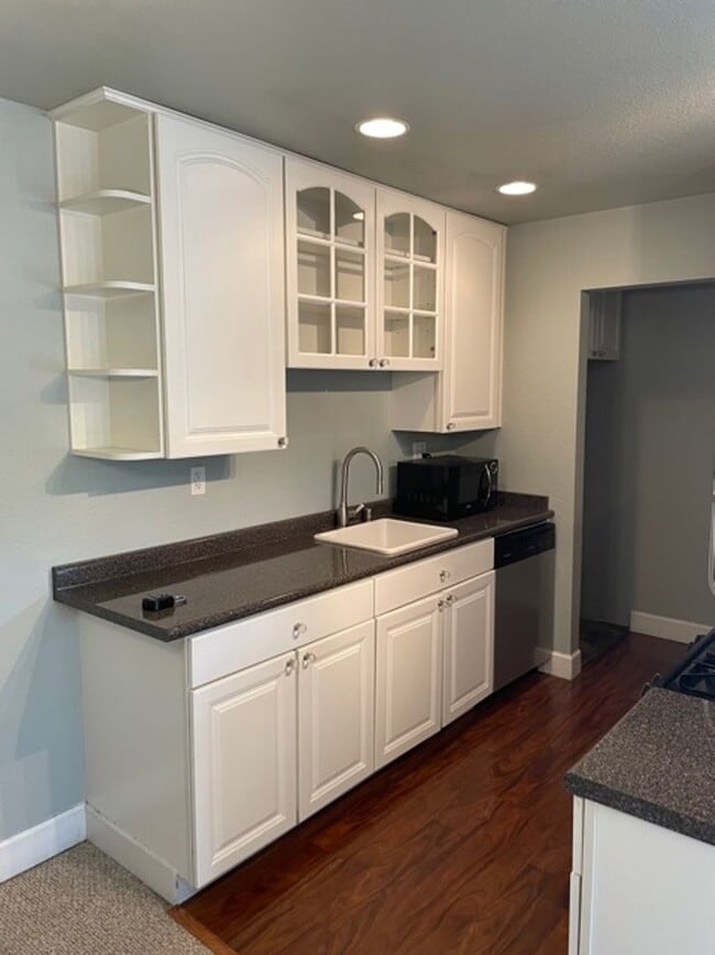 8201 Camino Colegio Unit 1 Off-Campus Housing, Rohnert Park, CA