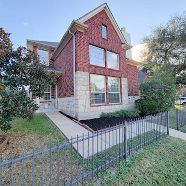 Gorgeous Large Floorplan with High Ceilings! Off-Campus Housing ...