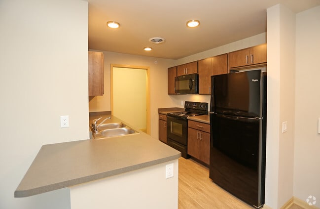 Maple Grove Commons Apartments For Rent in Madison, WI | ForRent.com