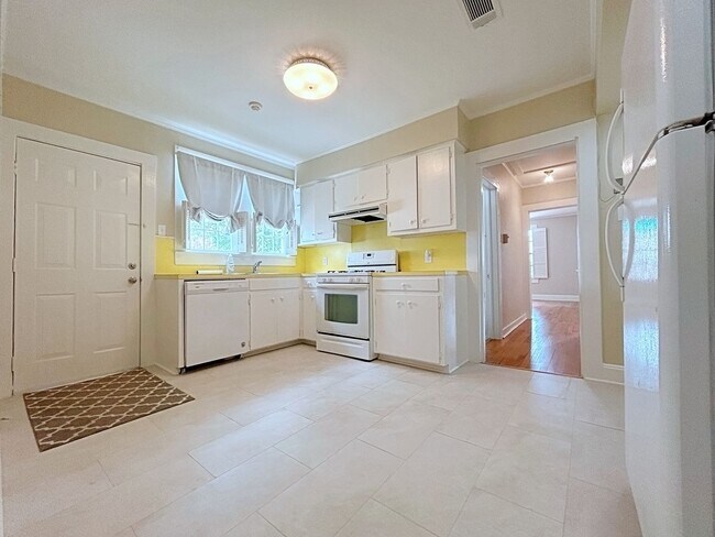 3 Bedroom House 1 Street From the LSU Lake... - House Rental in Baton ...