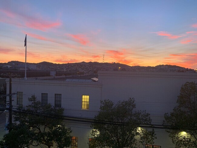 Mission District: Tri-Level Loft Penthouse... Unit 4 - Condo for Rent ...