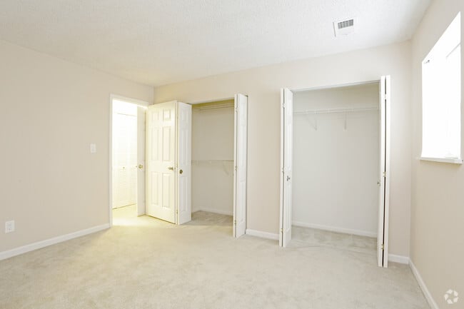 Woodcrest Apartment Homes For Rent in Decatur, IL | ForRent.com