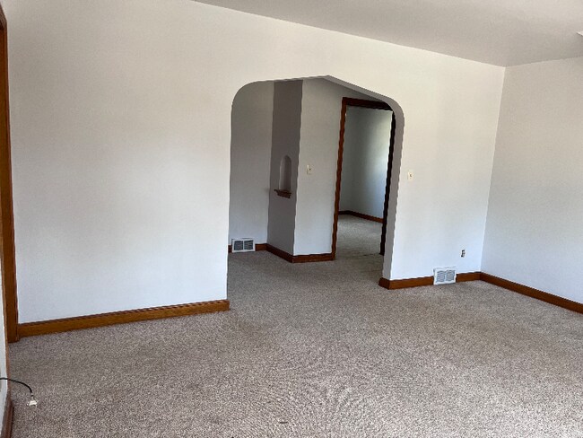 8225 W Hayes Ave Townhome - Townhome Rental in West Allis WI | ForRent.com