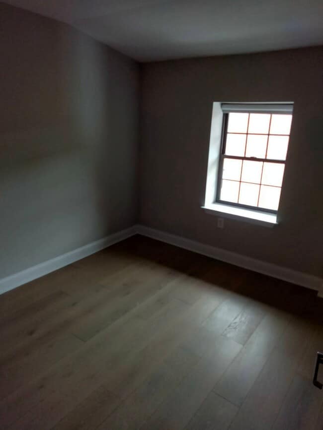 38 Imlay St Unit C Off-Campus Housing, Hartford, CT