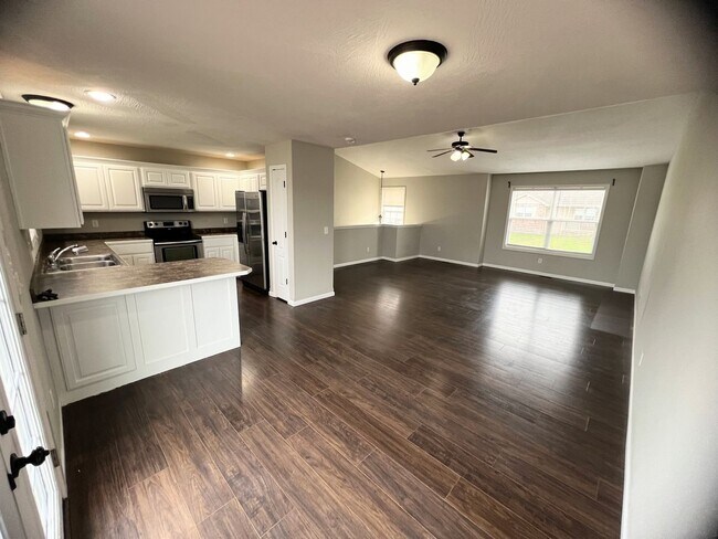 Fenced home close to West Gate of FLW! - House Rental in Waynesville ...