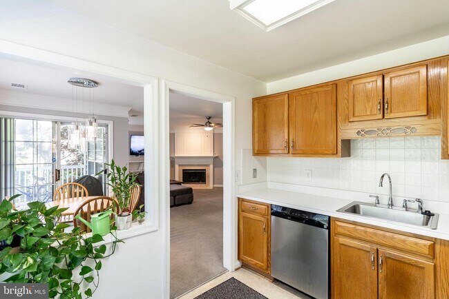 9244 Cardinal Forest Ln Apartment Unit 201 - Lorton, VA | ForRent.com