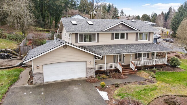 MOVE IN READY!!! Entertainers delight! 4 b... - House Rental in ...