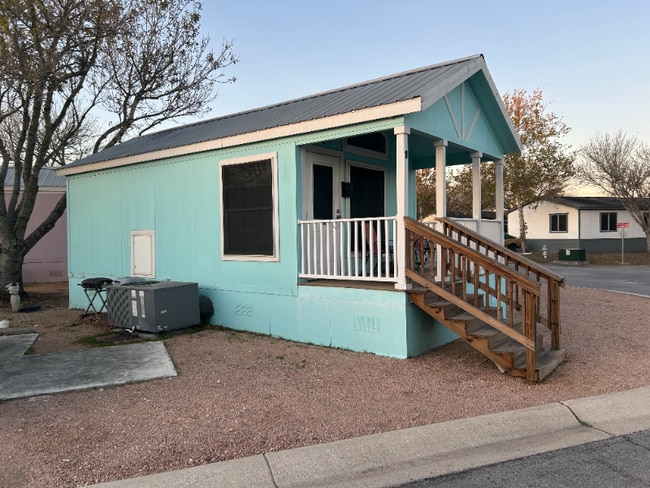 2211 Ashberry Ave Off-Campus Housing, New Braunfels, TX