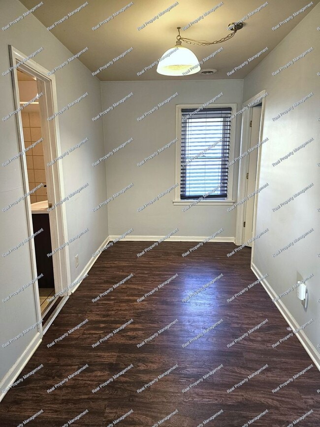 Three Bedroom Ranch located in Hobart! Off-Campus Housing, Hobart, IN