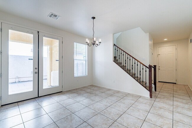 Charming 3-Bed Home with Loft & Great Comm... - House Rental in Tucson ...