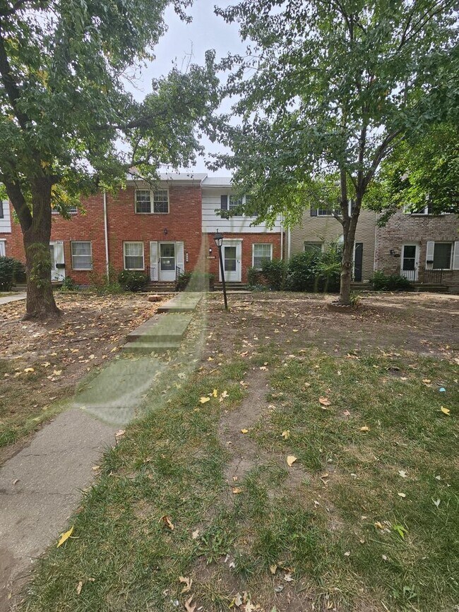 SAGE GREEN ACCENTS THROUGHOUT!!! Townhome - Townhome Rental in Kansas ...