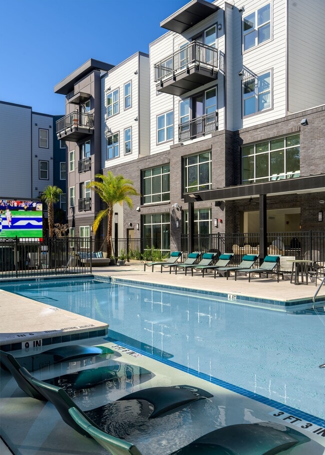 The Metropolitan Gainesville Apartments | University of Florida | Off ...