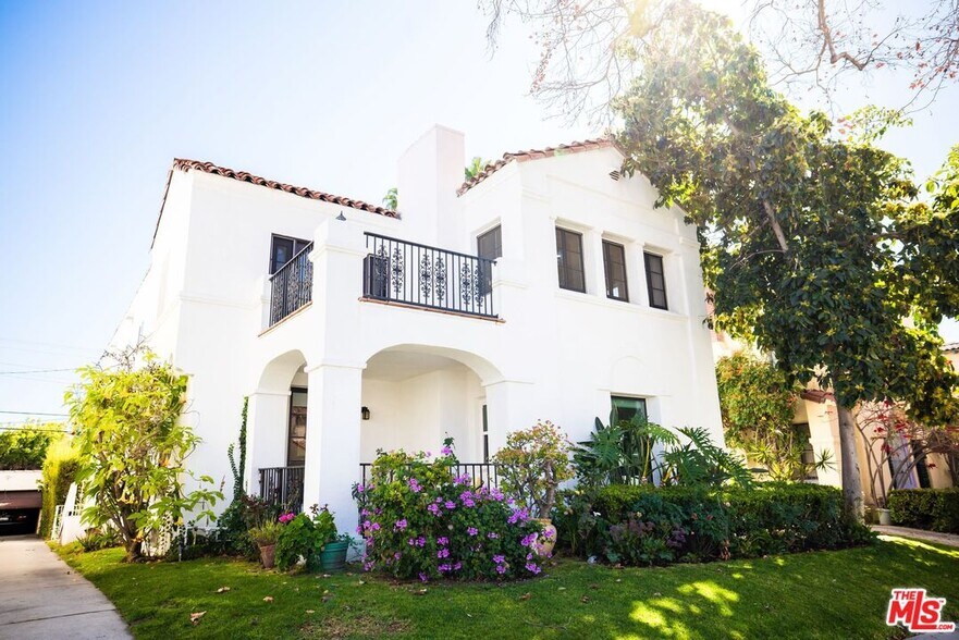 156 N Arnaz Dr Unit 2ND FLOOR - Apartment for Rent | Beverly Hills, CA ...