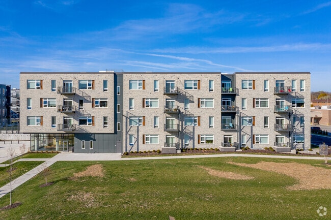 Element 84 Apartments - West Allis, WI | ForRent.com