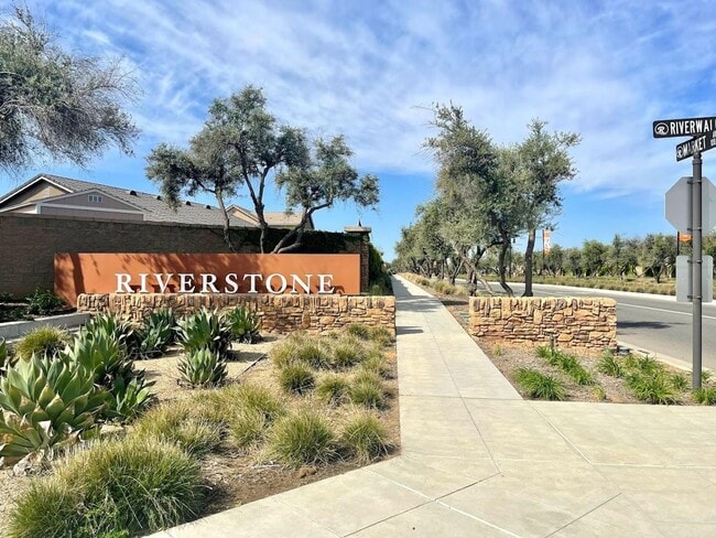 Brand new home with SOLAR at Riverstone in... - House Rental in Madera ...