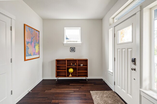 4919 SE 79th Ave Off-Campus Housing, Portland, OR