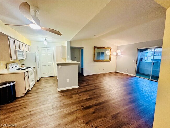 231 W Horizon Ridge Pkwy Condo Unit 2127 - Condo for Rent in Henderson ...