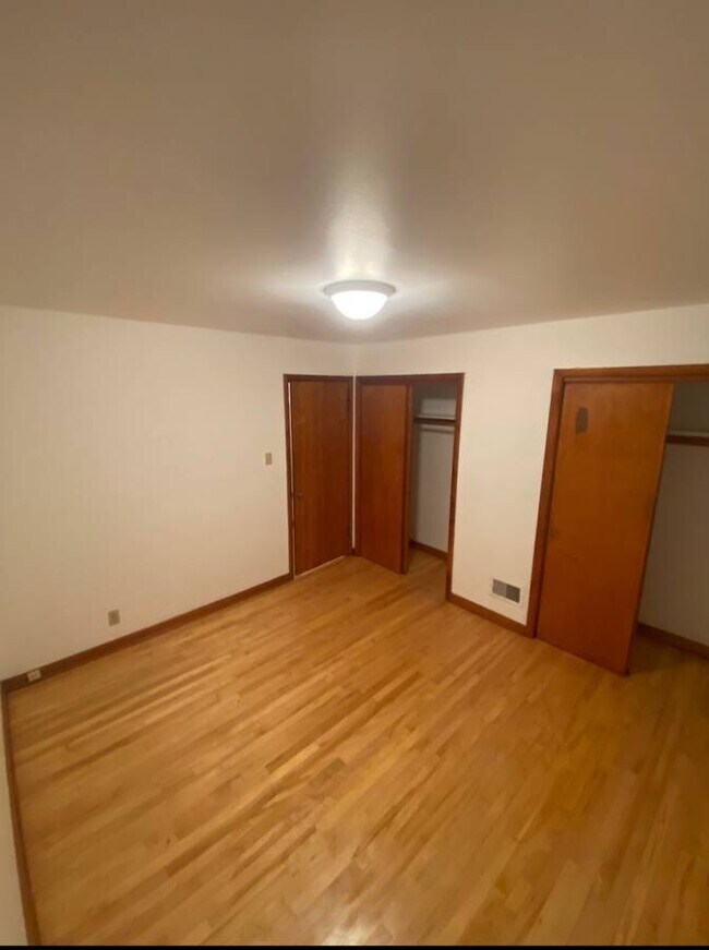 2170 S 94th St Unit 4 - Apartment for Rent | West Allis, WI | Starting ...