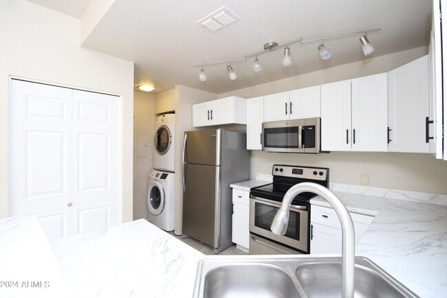 4201 N 20th St Unit 227 - Apartment for Rent | Phoenix, AZ | Starting ...