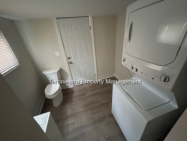 Freshly Renovated 4 bed 1.5 bath Immediate... - House Rental in ...