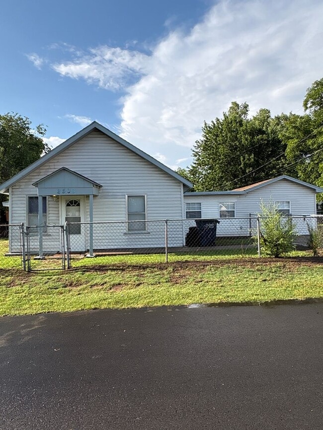 2503 N Adams St Off-Campus Housing, Enid, OK