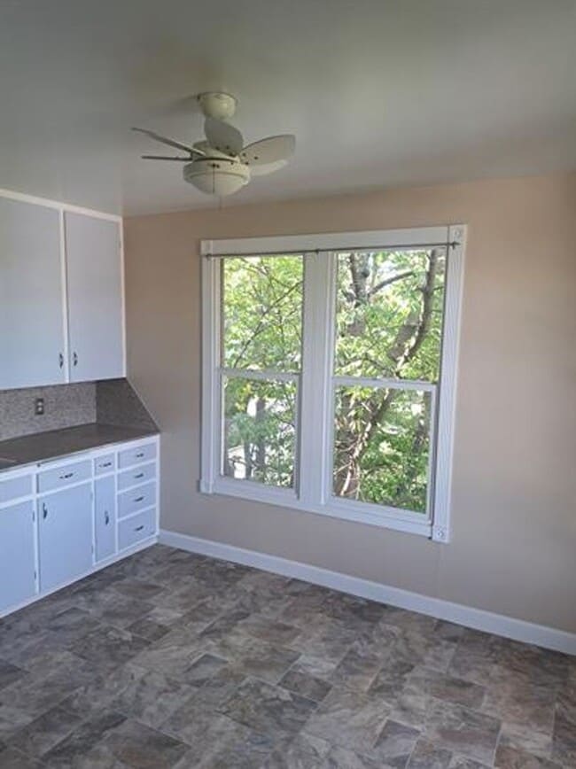 L987 Unit 04 Off-Campus Housing, Spokane, WA