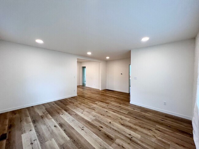 Modern Two-Story Gem: 3BD/1BA Home with Bo... - House Rental in ...