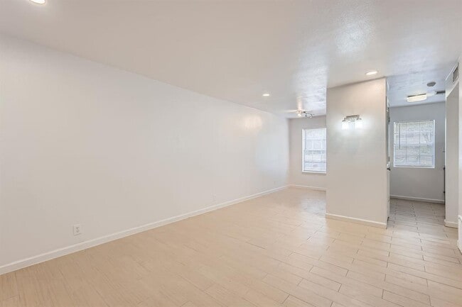 300 Crockett St Unit 115 Off-Campus Housing, Austin, TX