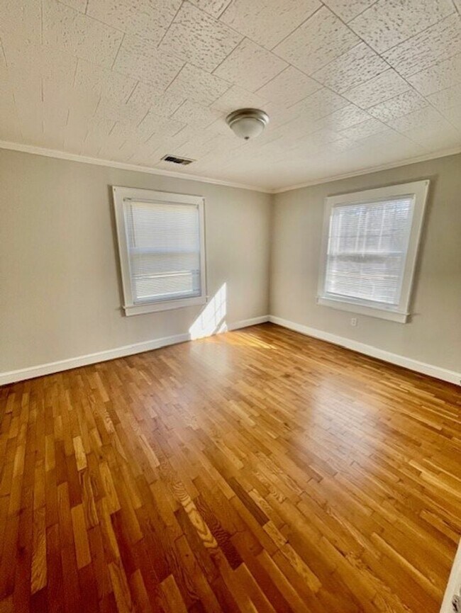 Welcome to this charming 2-bedroom, 1-bath... Rental - House Rental in ...