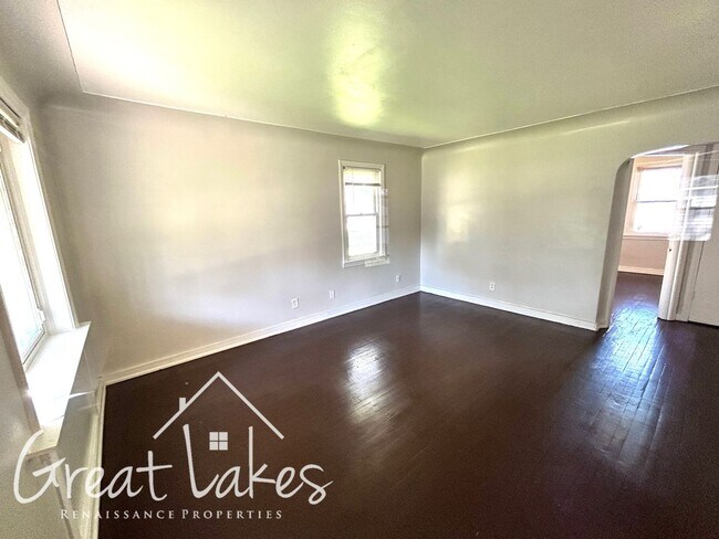 Roomy 2 bedroom /1 bathroom Ranch-style ho... House - House Rental in ...