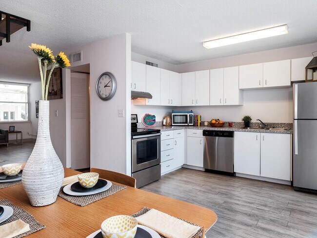 Courtyards Student Apartments | University of Florida | Off-Campus ...