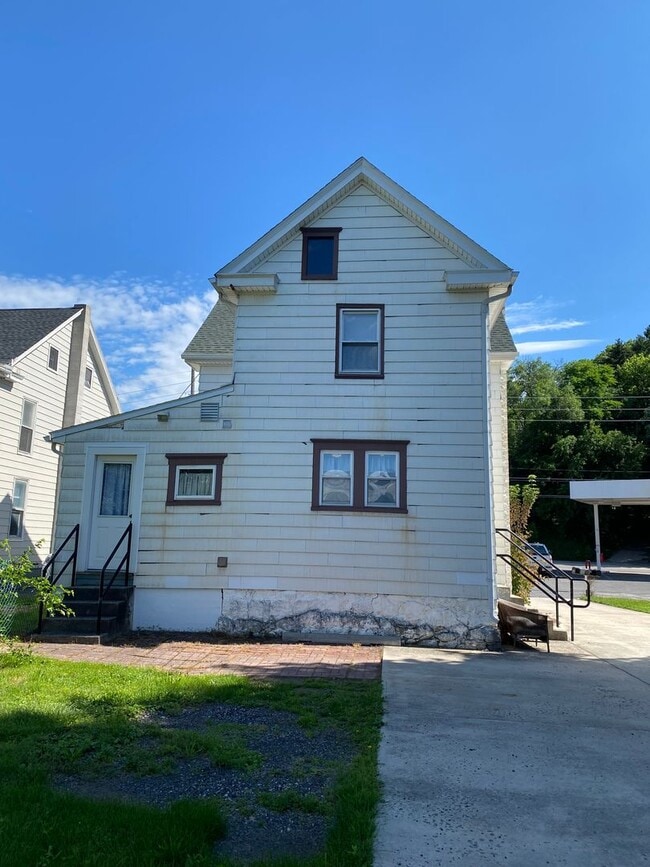 4 Middle Spring Avenue, Shippensburg, PA 1... - House Rental in ...