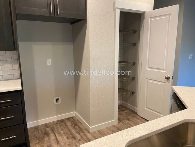 Modern 3 Bedroom 2.5 Bathroom Home In Happ... - House Rental in Happy ...