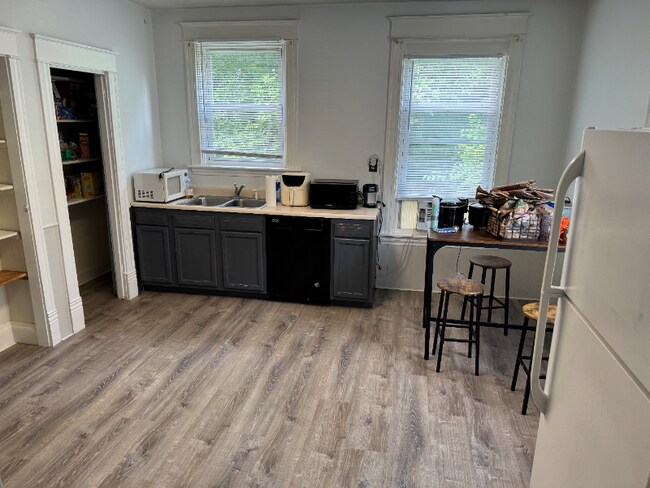 420 Ada St Unit 2 Off-Campus Housing, Cincinnati, OH