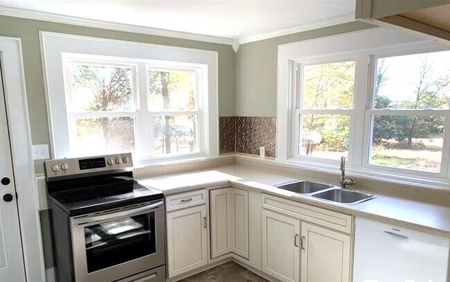 Beautiful Like-New 3 Bedroom House in Newt... - House Rental in Newton ...