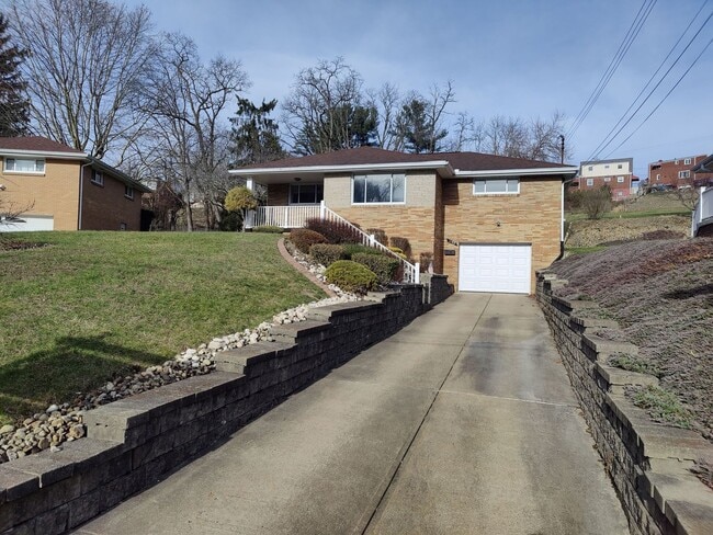 *Well-Maintained & Spacious 3BD/1.5BA Single Family Home Available in ...