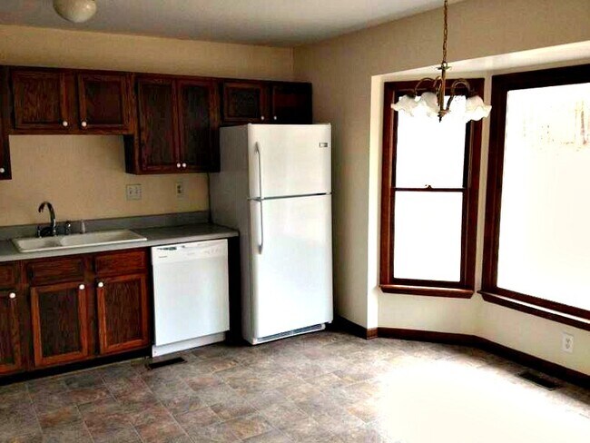 3 BR / 2 BA Gorgeous Roomy Home in Wooded ... - House Rental in ...