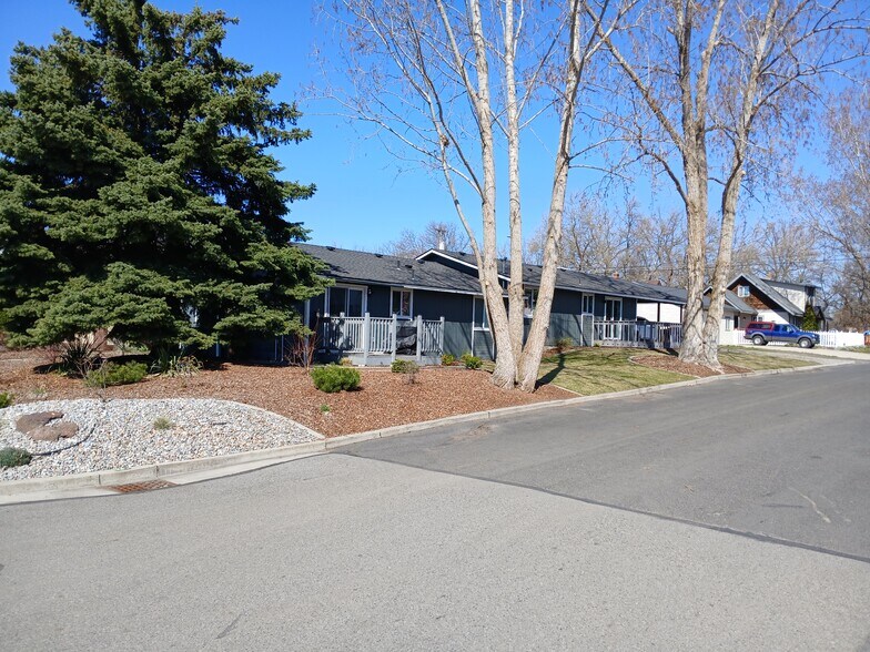 1827 E Glass Ave Unit 1827 E Glass Ave Off-Campus Housing, Spokane, WA