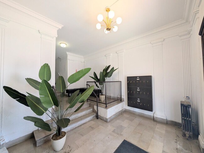 Stunning One Bedroom and Studio Apartments... Unit 408 - Detroit, MI ...