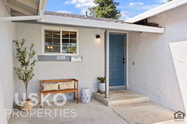 8844 Garden Glen Way Off-Campus Housing, Sacramento, CA