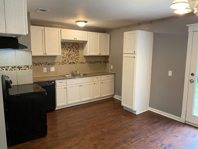 Lovely 3 bedroom home in KCMO! - House Rental in Kansas City, MO ...