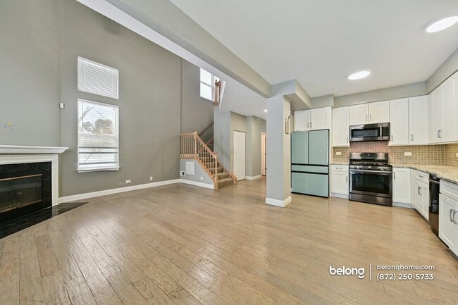 1123 Estes Ct Off-Campus Housing, Naperville, IL