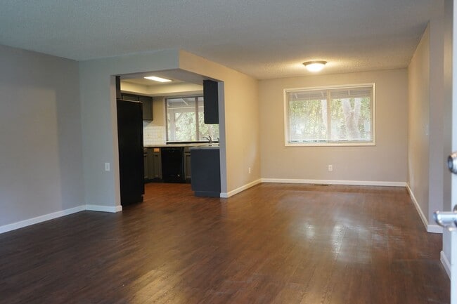 10111 NE Tanglewood Dr Off-Campus Housing, Vancouver, WA