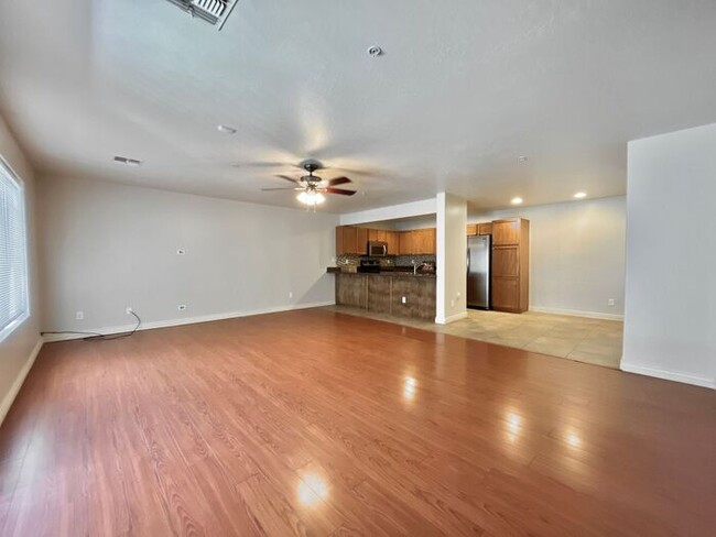 3 Bed 2.5 Bath in Gated Community Off-Campus Housing, Phoenix, AZ