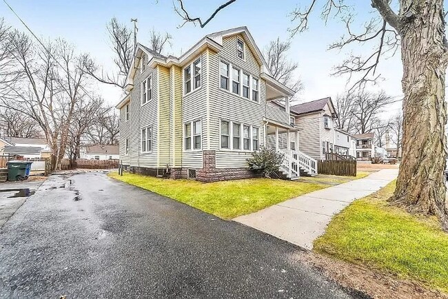47-49 Howes St Unit 49 - Springfield, MA | ForRent.com