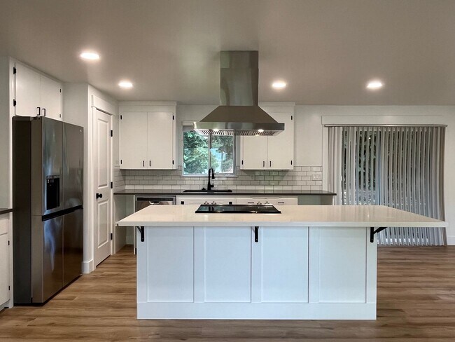 NO RENT UNTIL 2026! Updated home with Large shop! - Casas en alquiler ...