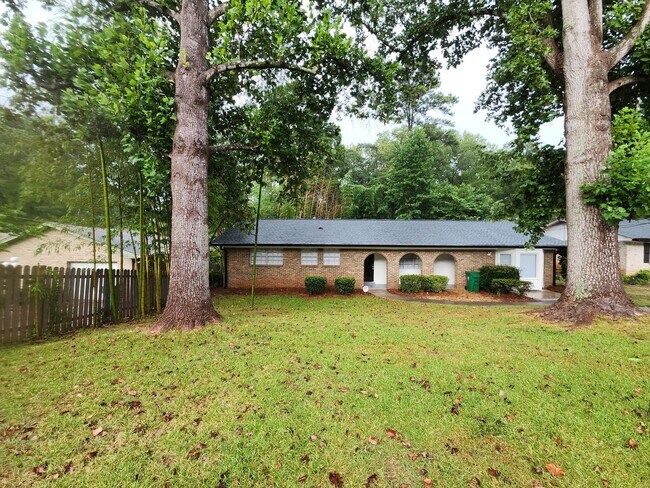 Classic Ranch-Style Living – 4 Bed, 2 Bath Gem! - House Rental in ...
