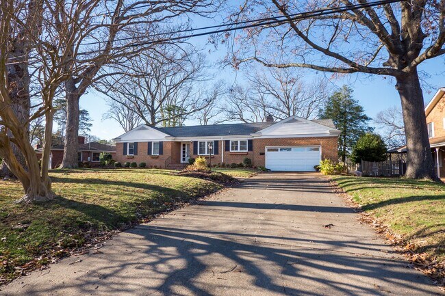 3 Bedroom, 2 Bathroom Ranch on Lake Joyce - House Rental in Virginia ...