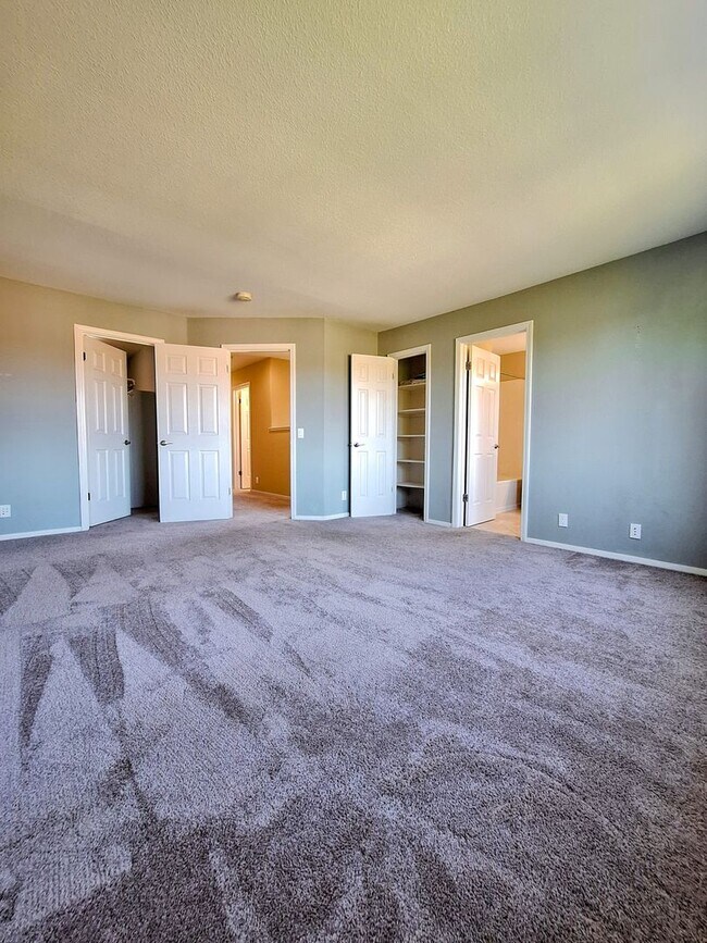 Beautiful 3bd Multi-level Condo With Attac... - Townhome Rental in San ...