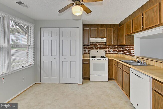 3446 Brookville Ln - Townhome Rental in Woodbridge VA | ForRent.com